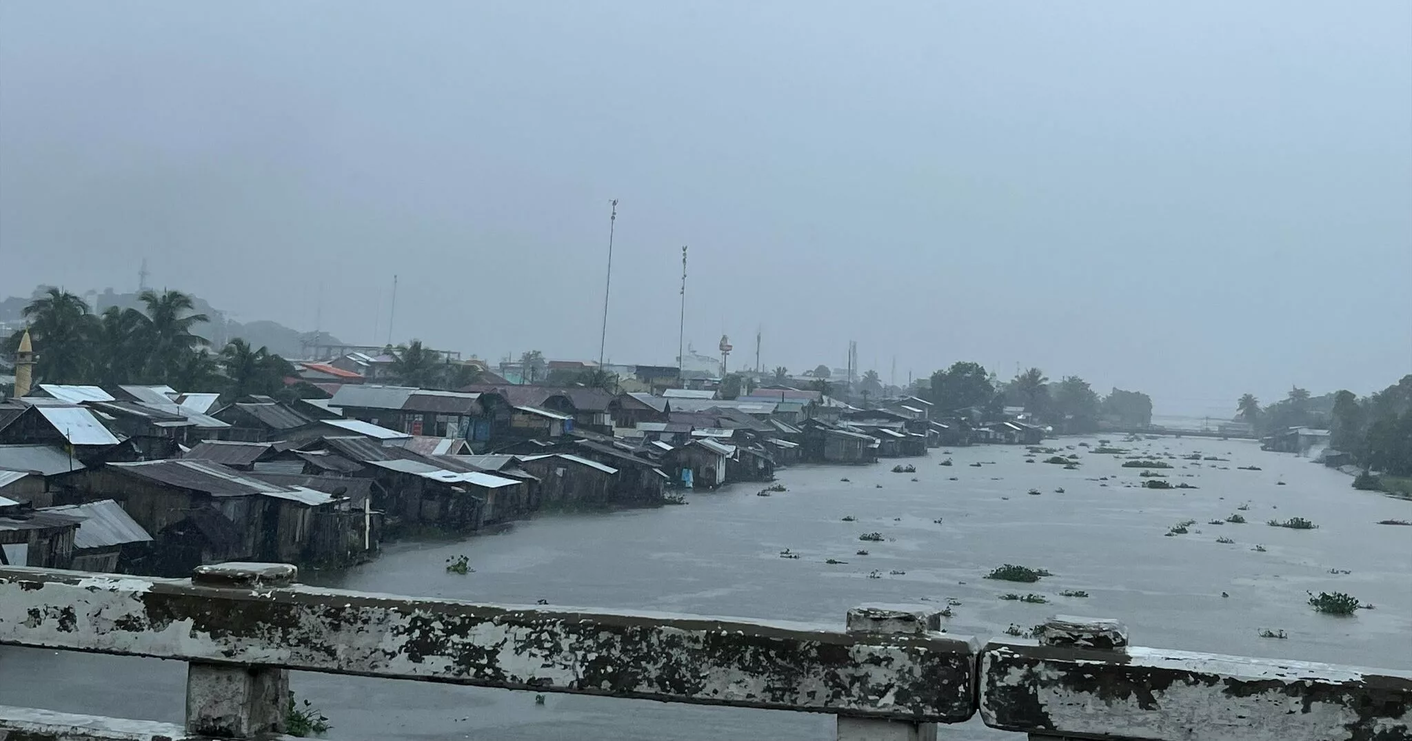 Tropical Storm Nalgae (Paeng) brings heavy rainfall, floods in several parts of the Philippines