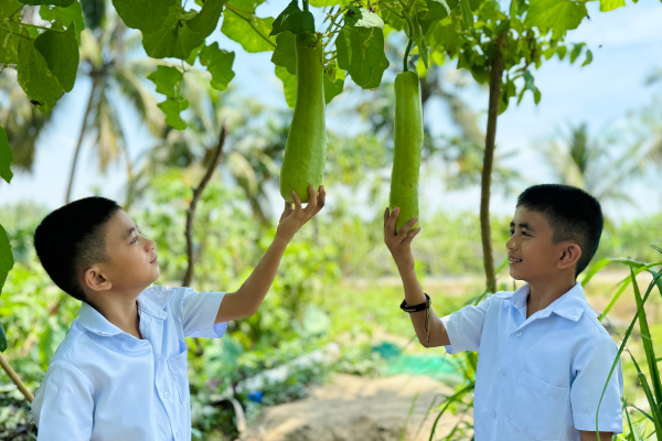 World Vision Philippines | Village demo farm champions earth-friendly ...