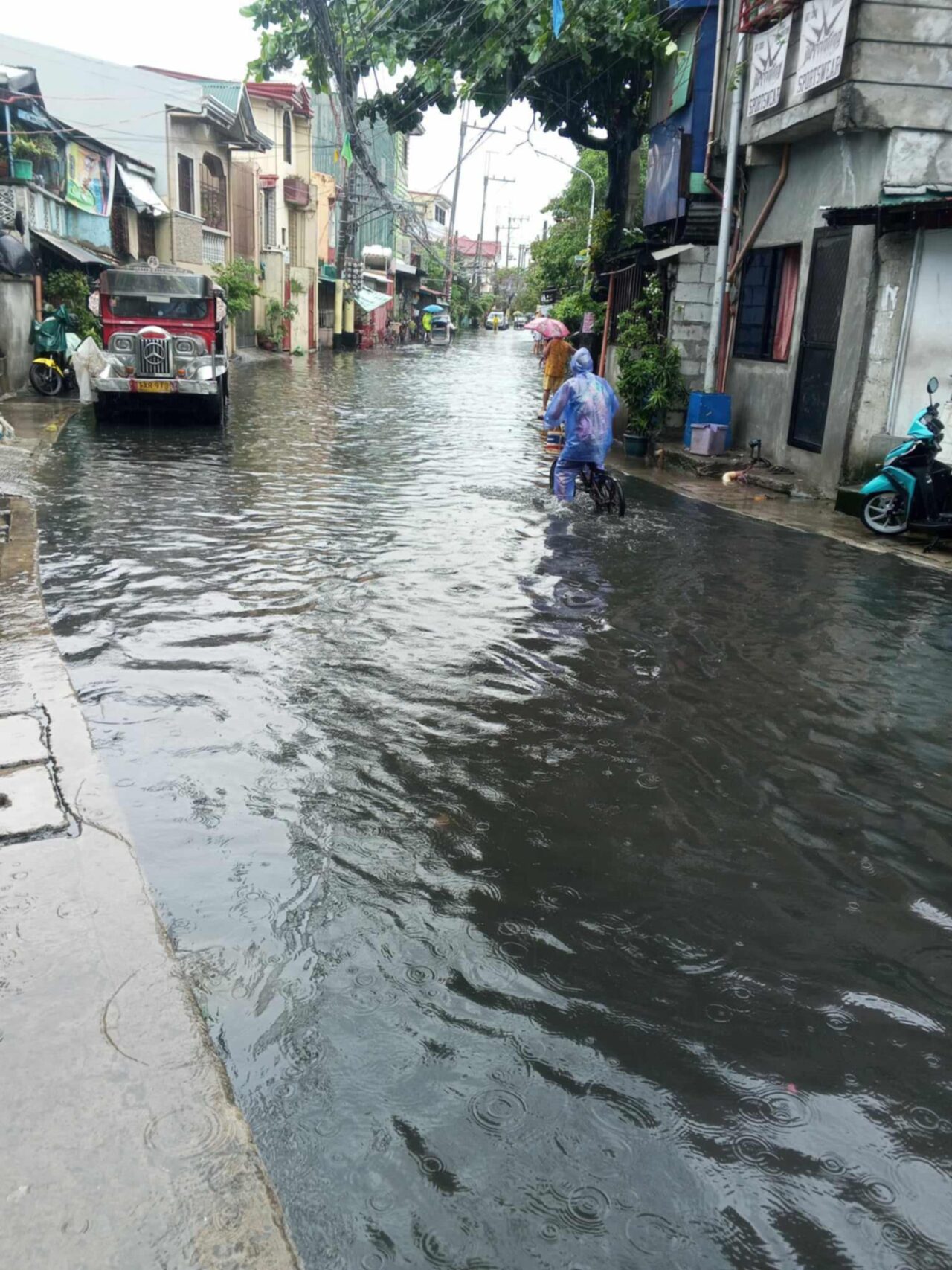 Typhoon Carina brings heavy rainfall, floods in Luzon | World Vision